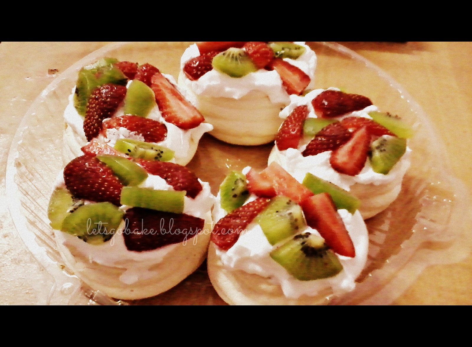 Mom's Kitchen: Mini Pavlova