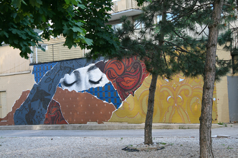 Toronto Fun Places: Cute mosaic fountain in St. James Town