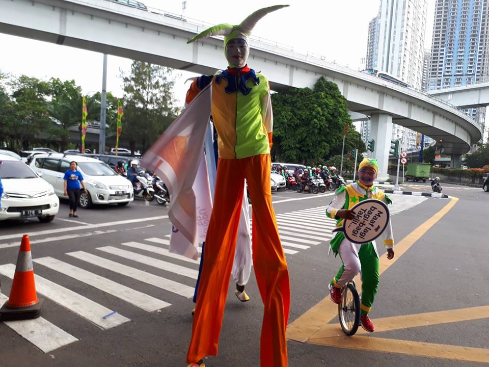 Sewa Badut Egrang Jabodetabek 081514161169 sms/call/wa