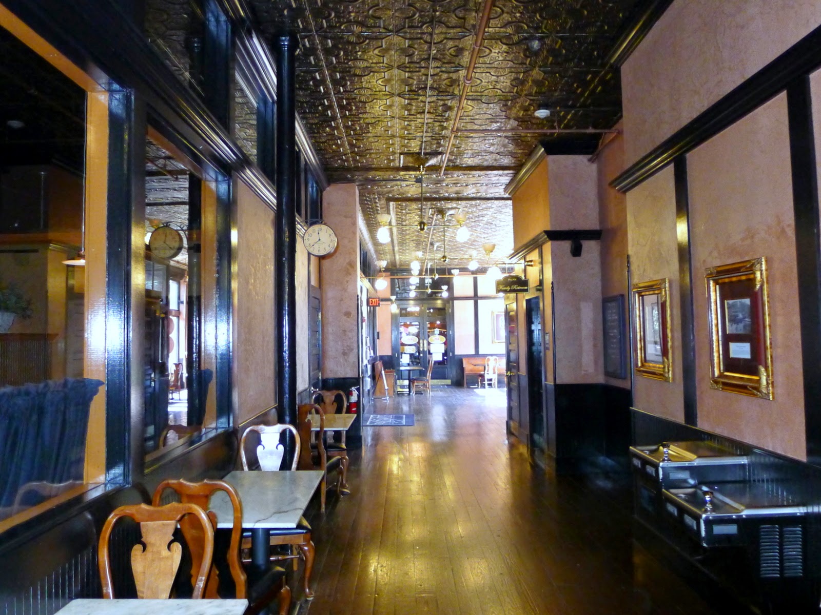 Schmetterling Aviation: The Double M Diner