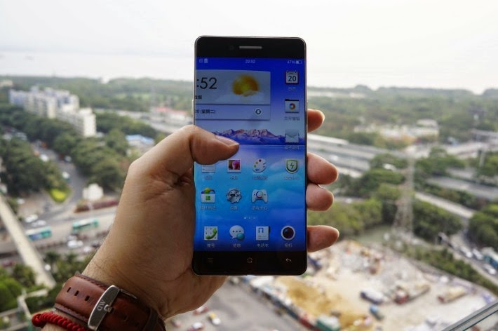 OPPO hints at new phone with edgeless display