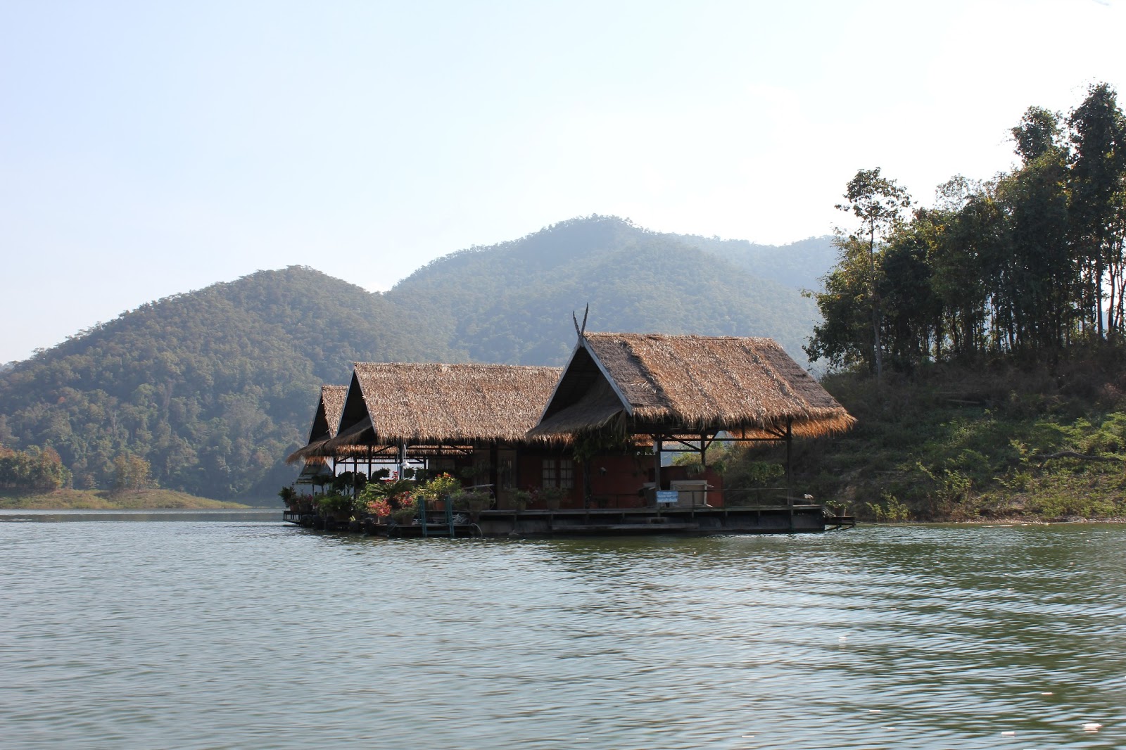 Market of Eden: Houseboats at Mae Ngat Dam