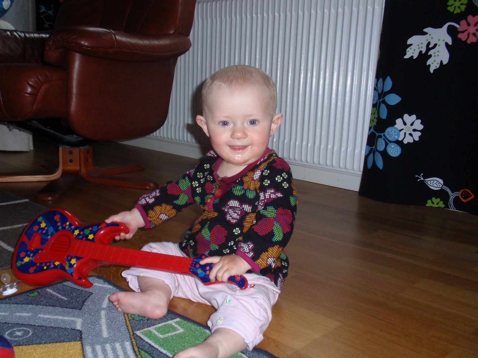 Lerlyckan: Axel med gipsad arm!