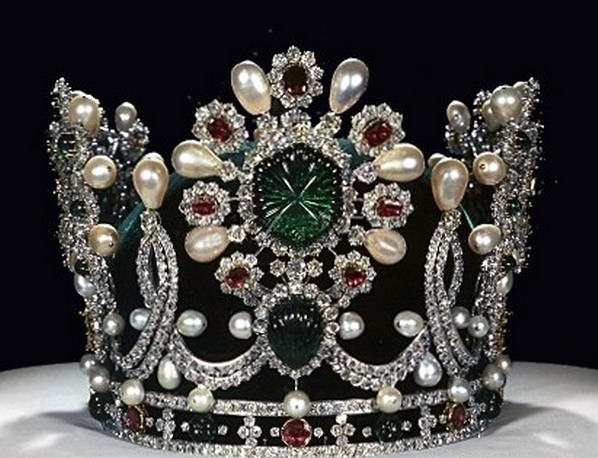 JEWELS OF THE BLUE PLANET: ROYAL CROWNS