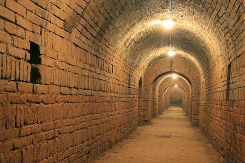 More than 1000 Travel Agents Across The World: Underground Great Wall