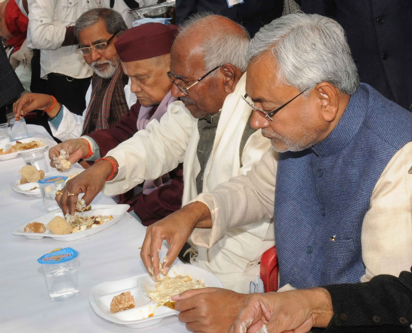 View Patna2: Bihar Chief Minister Nitish Kumar relishes Dahi-Chura on ... View Patna2: Bihar Chief Minister Nitish Kumar relishes Dahi-Chura on ...