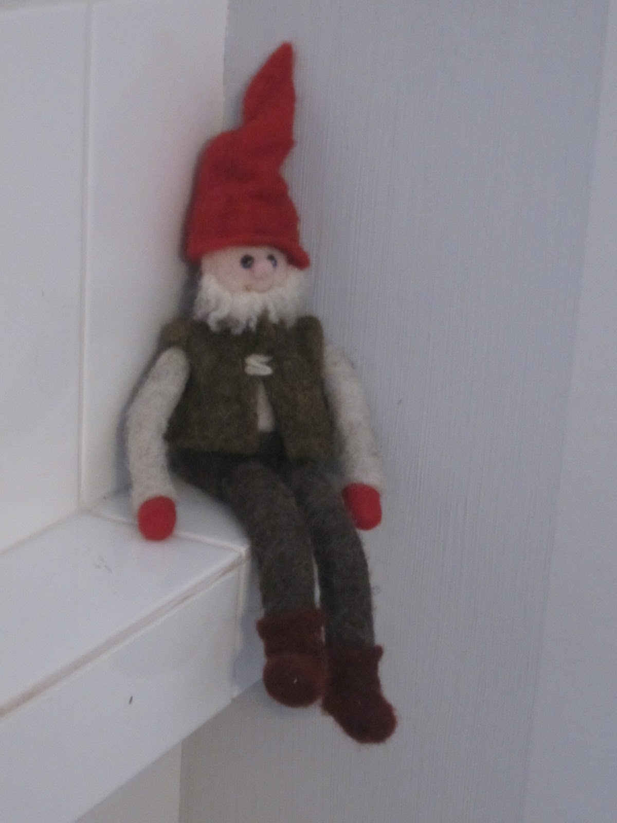 Handmade by Leena Tammelin: Huovutettu tonttu