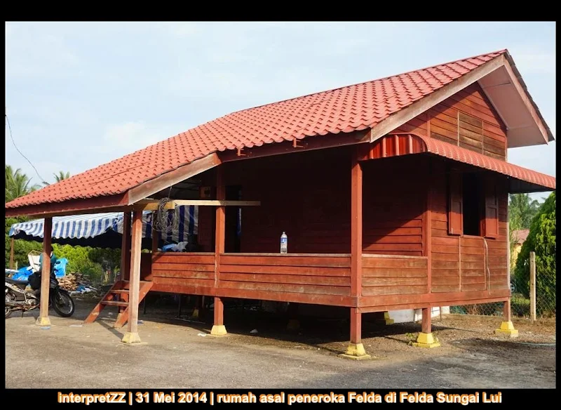 [t14f03] Rupa rumah asal peneroka pada awal penubuhan Felda Sungai Lui.
