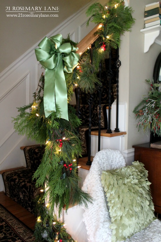 21 Rosemary Lane: How to Make Your Own Beautiful and "No Wilt" Live Garland