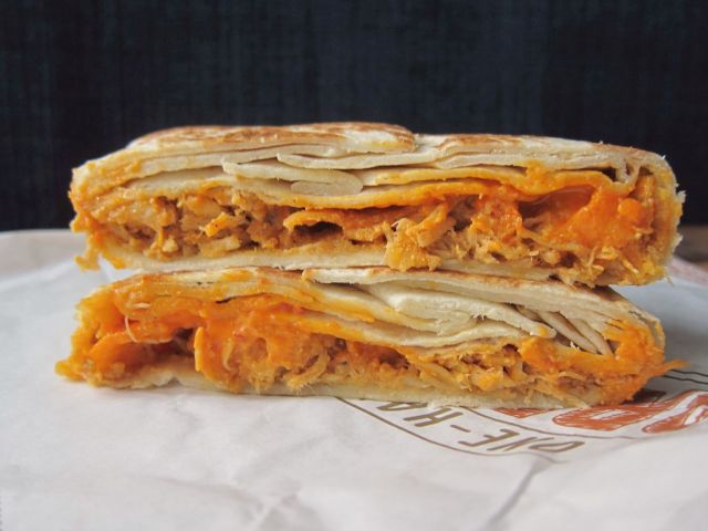 Review: Taco Bell - Sriracha Chicken Crunchwrap Slider