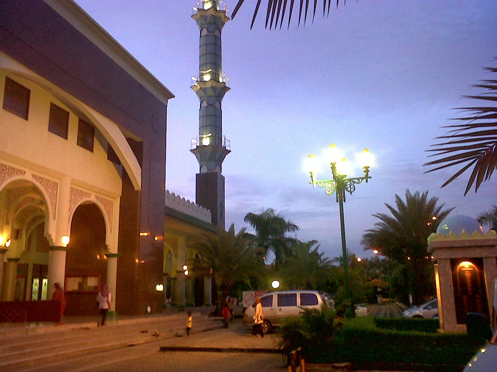Magrib At Masjid Raya Al-Azhom Is The Greatest Mosque of Tangerang City ...