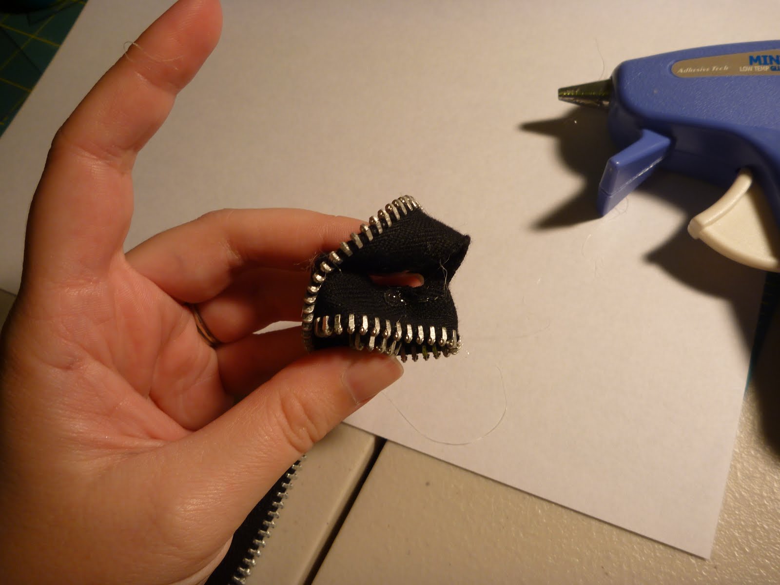 Such Big Dreams...: Zipper Flower Tutorial