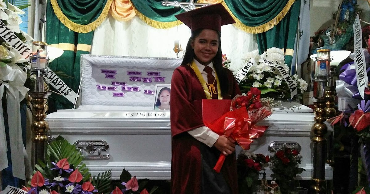 “Graduate na ako, ma” Graduate poses next to her mother’s casket - The ...