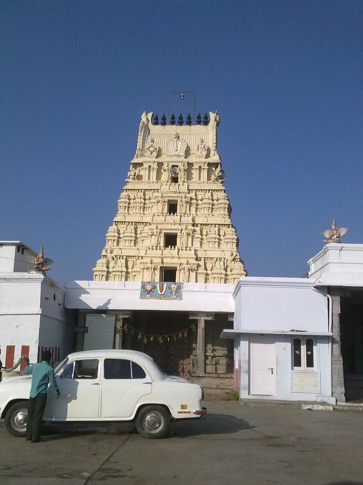 Dhivya Dharsanam: Pazhaiya Seevaram Sri Lakshmi Narasimhar