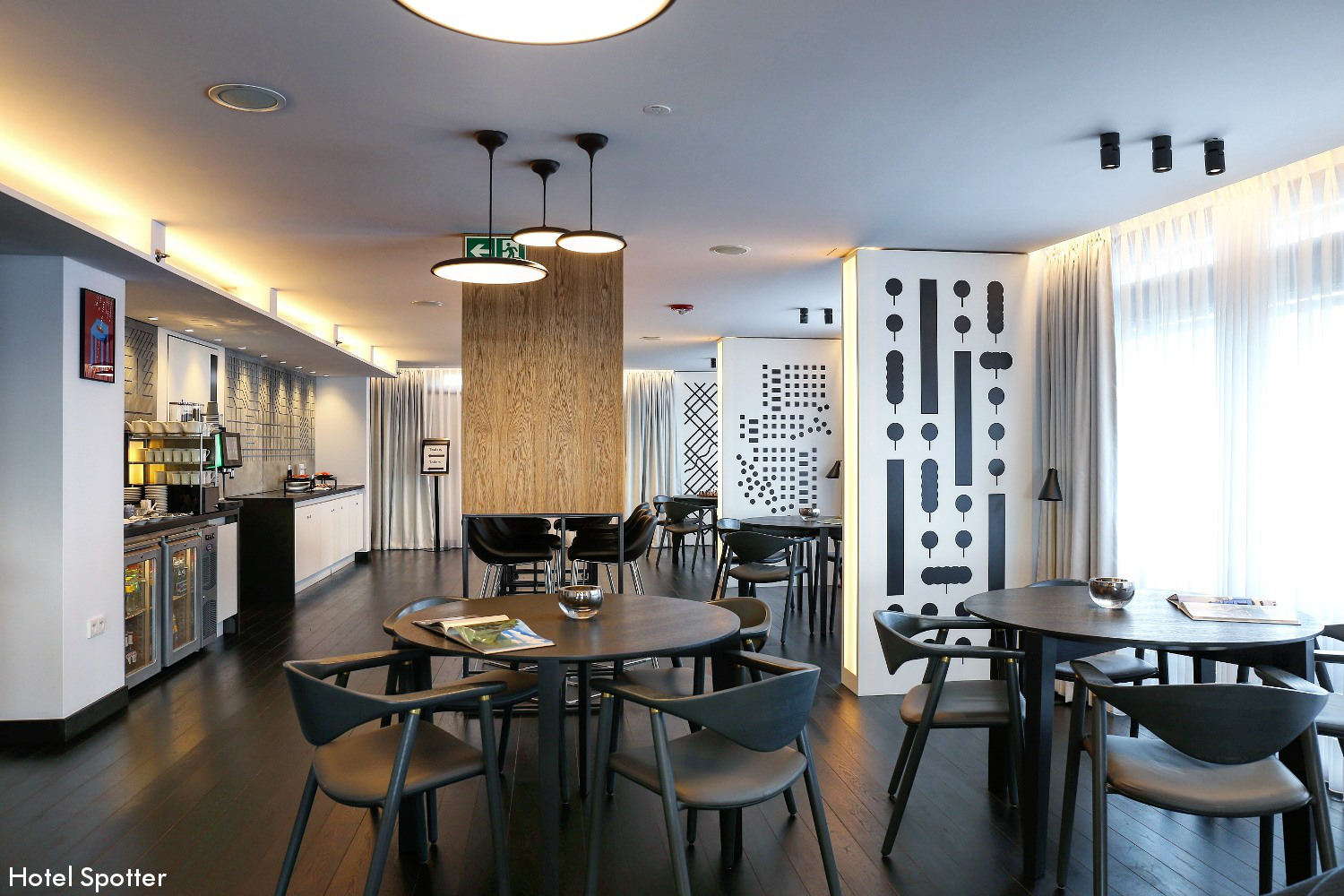 Salonik Club Lounge w Renaissance Warsaw Airport Hotel | Hotel Spotter