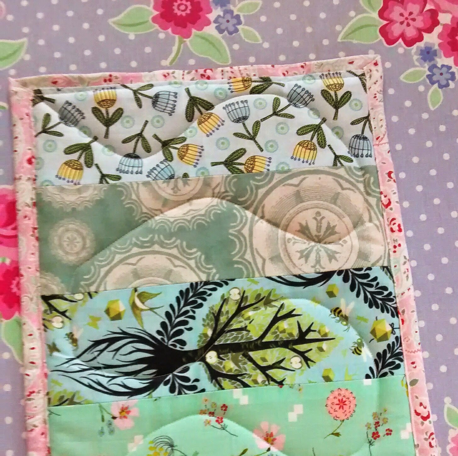 English Rose: Padded Table Runner