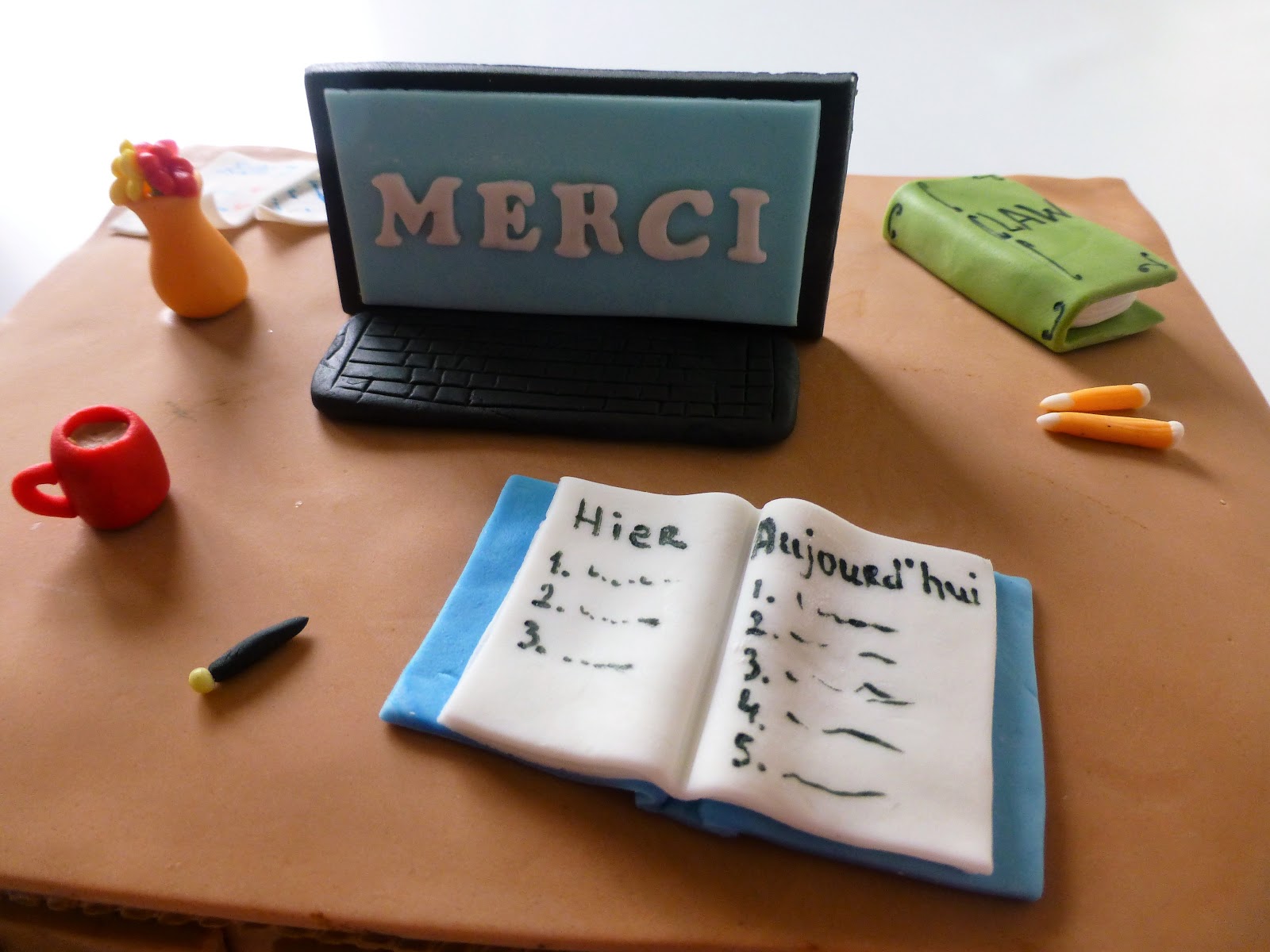 CakeSophia: Office desk cake