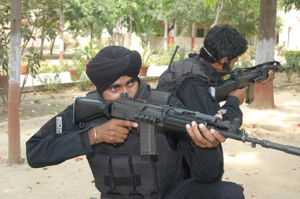 INSAS 5.56 mm Assault Rifle - World Military Photos - ARMY - NAVY - AIR ...