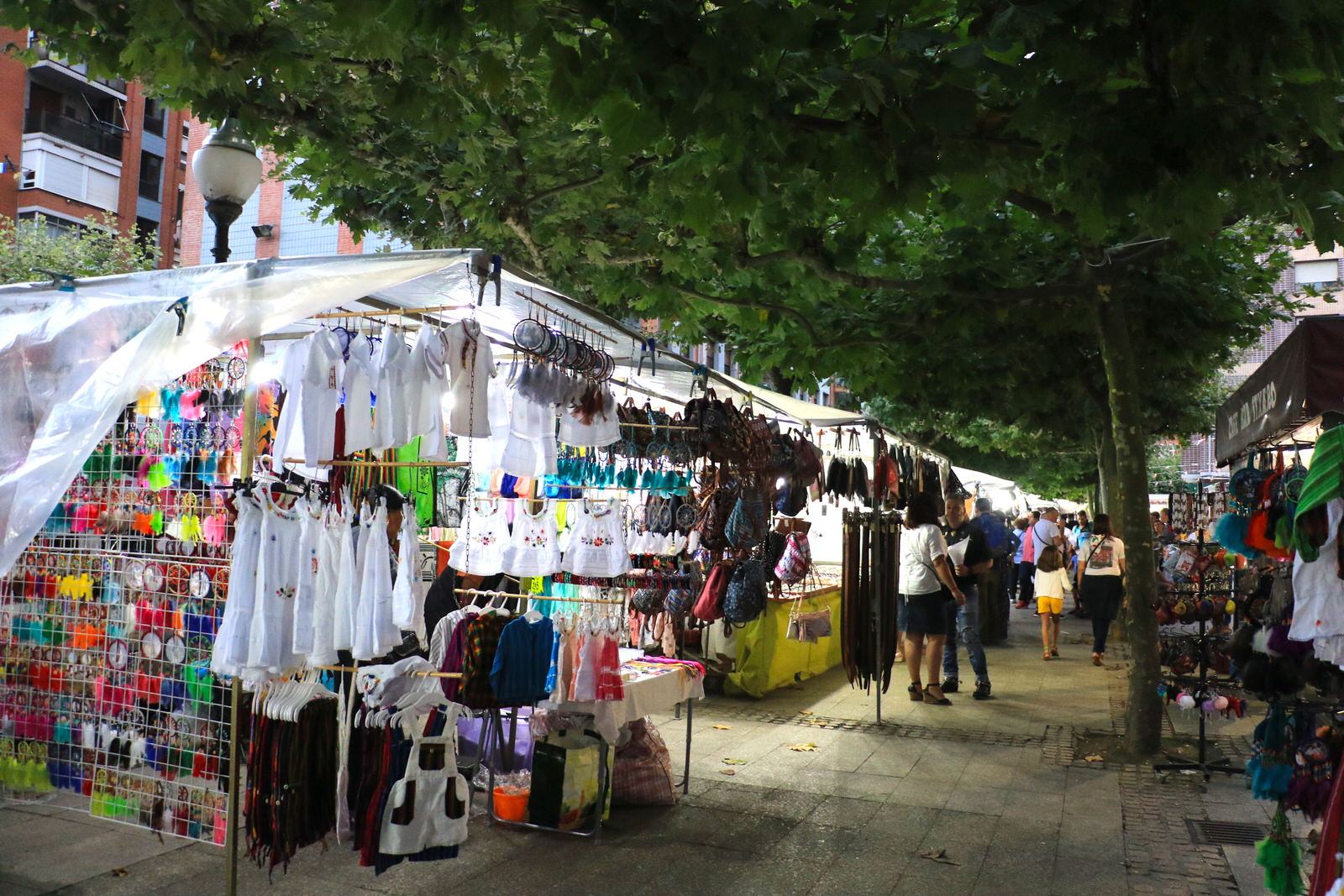 Decenas de niños disfrutan la espuma en otra jornada infantil de ...