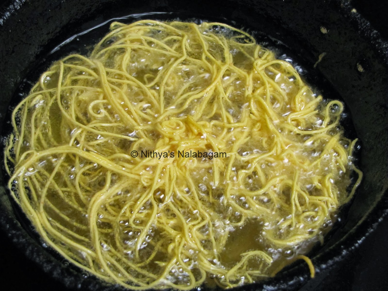 Oma Podi | South Indian Sev | Step by step pictures |Nithya's Nalabagam