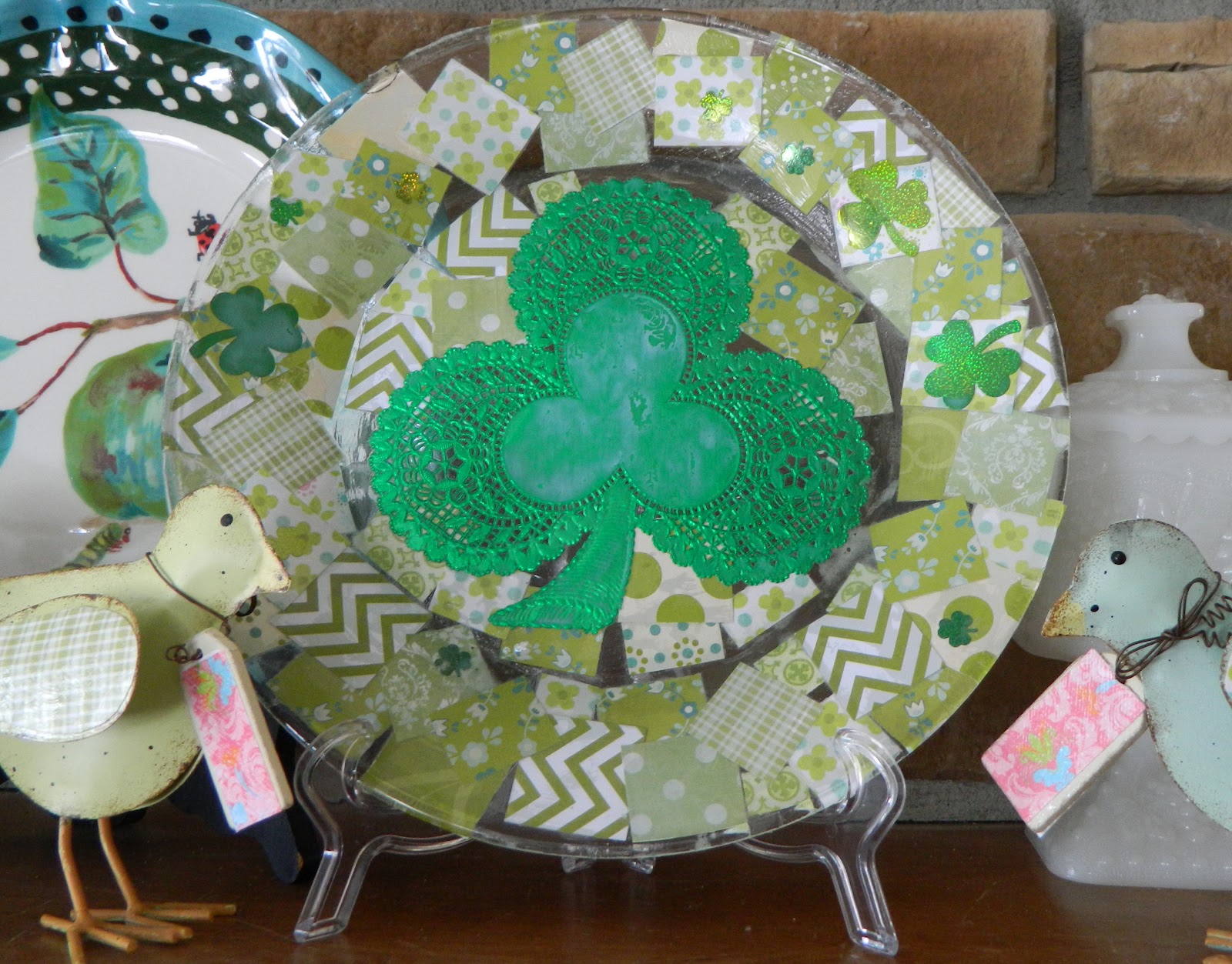 the vintage umbrella: shamrock plate
