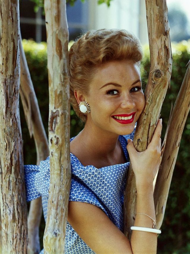 40 Fascinating Color Photographs of a Young Mitzi Gaynor in the 1950s ...