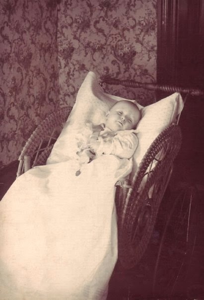 Life on: [ The Seventh Cloud ] : Children and Post-mortem photography Pt. 3