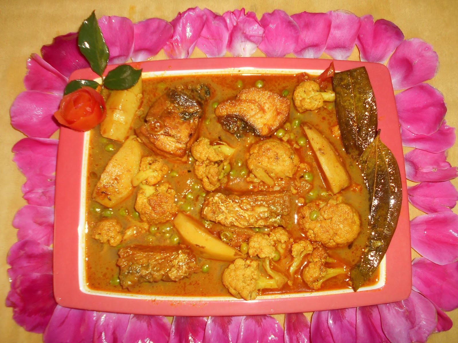 Paramita's Kitchen: Katla Fish Potato , Cauliflower And Green Peas ...