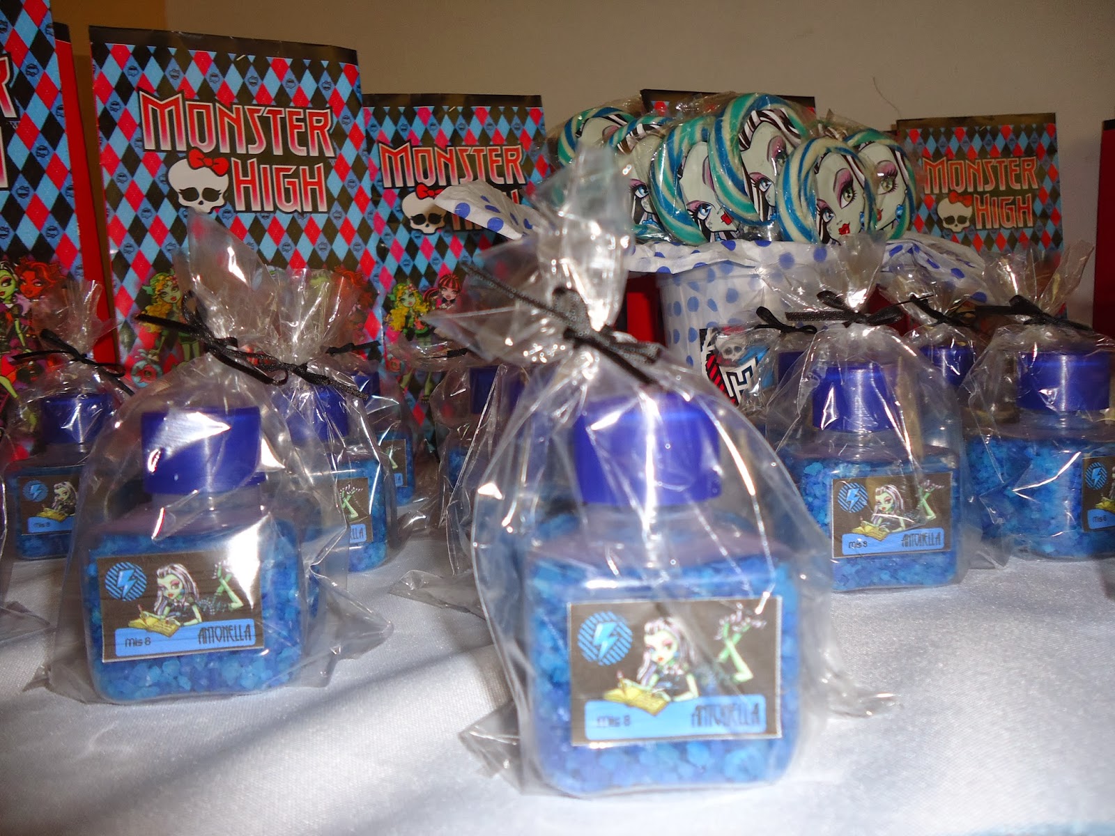 :::Animaciones para nenas:::: ADICIONALES VIOLETTA-MONSTER HIGH-FROZEN