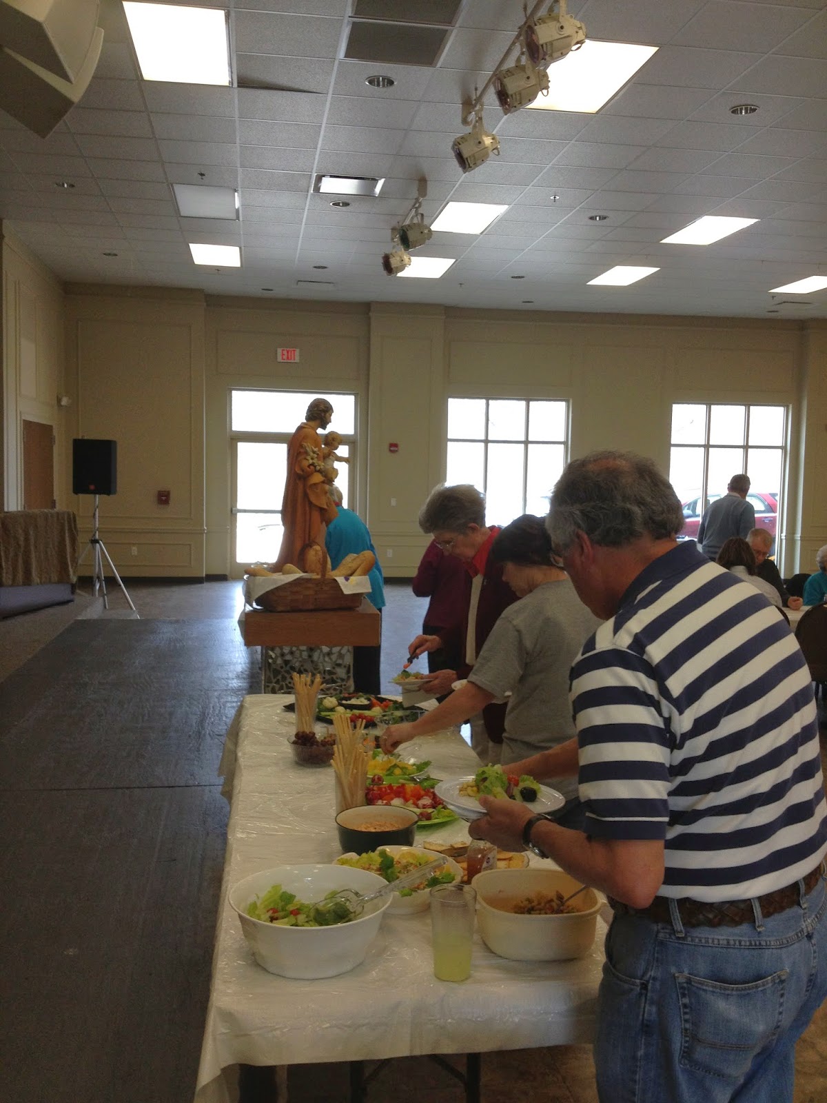 A Catholic Priest in Mississippi : St Joseph's Table - Tradition to ...