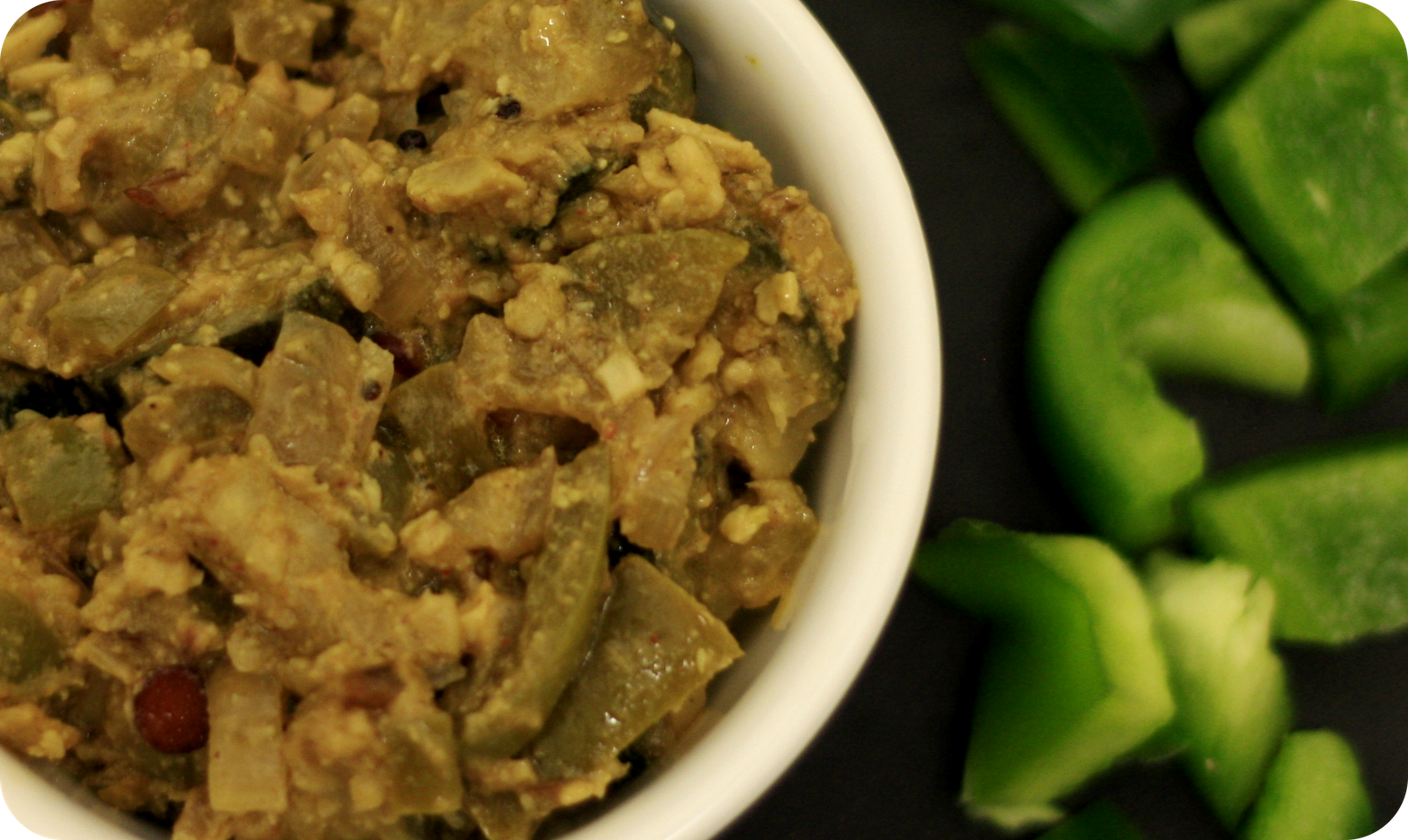 Vegetarian Mané Thindi: Ridge Gourd and Capsicum Curry