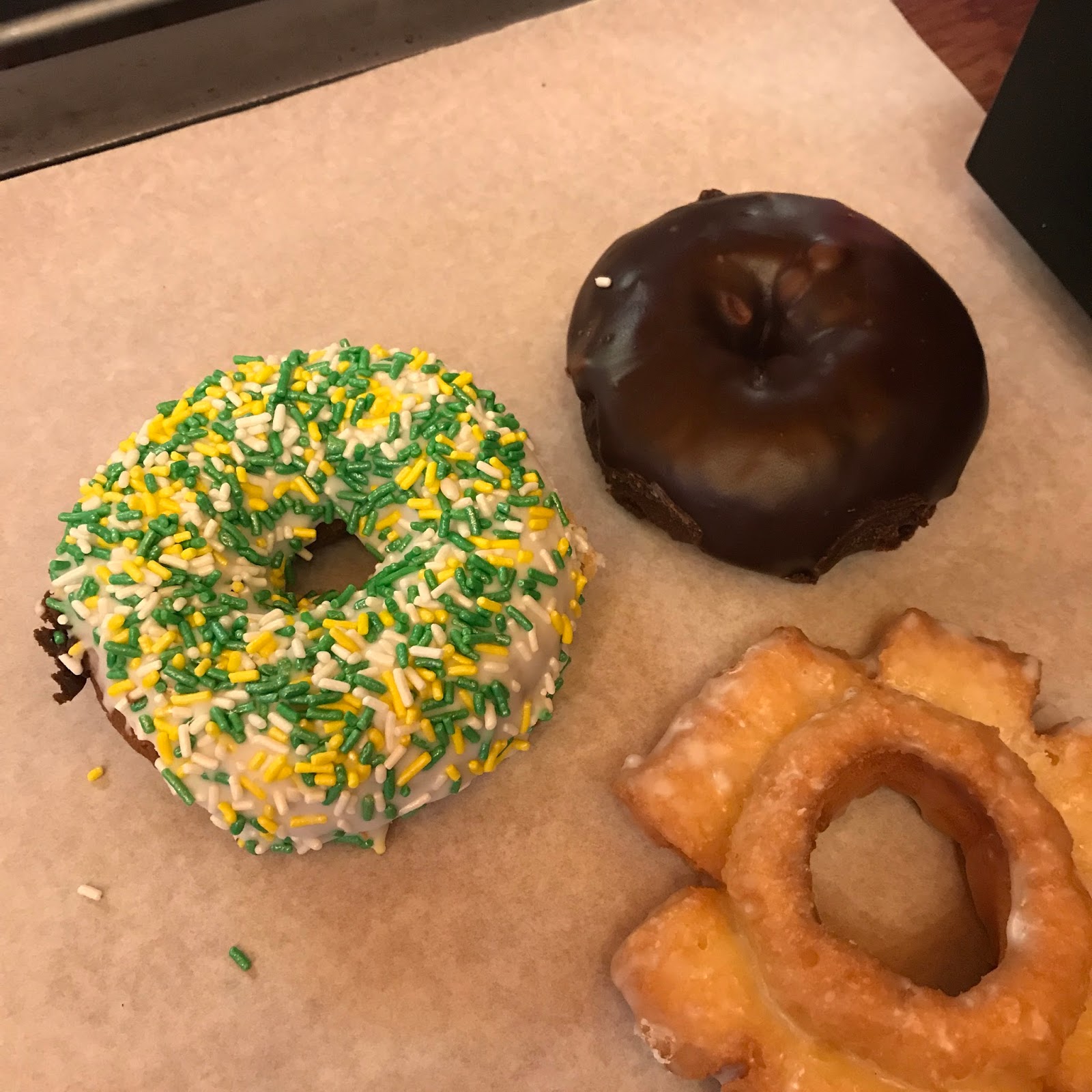 portland, or : voodoo doughnut.