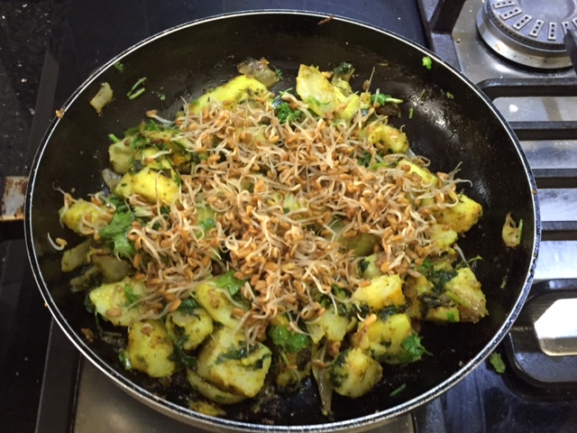 Shobha's Food Mazaa: METHI ALOO WITH FENUGREEK SPROUTS