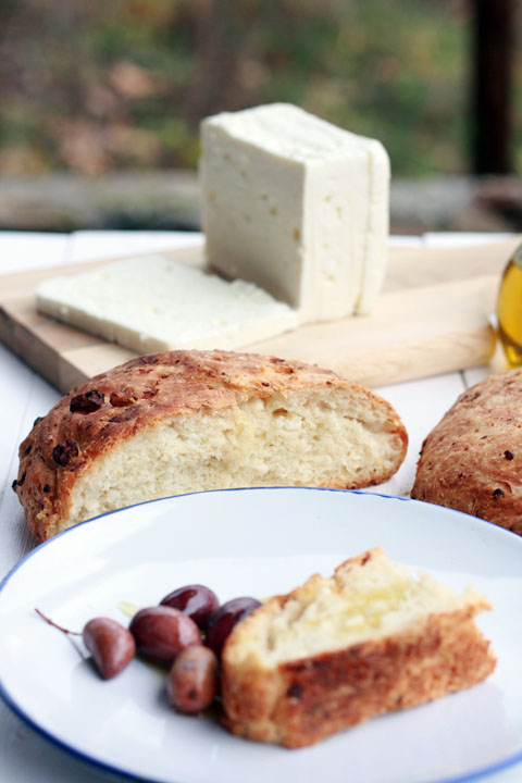 Tirópsomo - Feta bread / cookmegreek