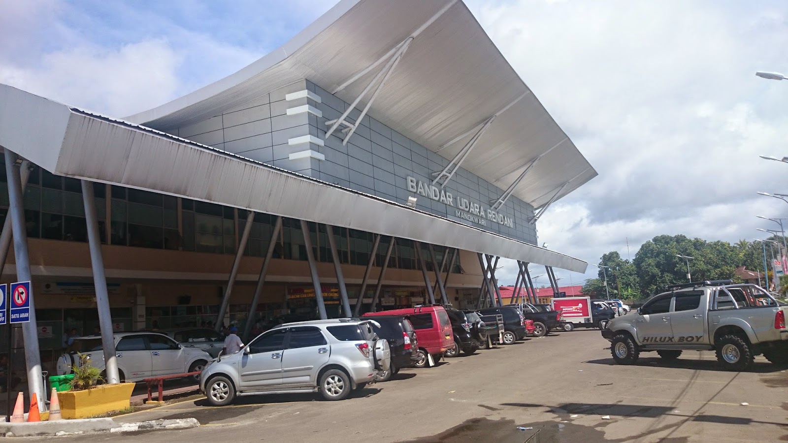 TAKJUB INDONESIA: BANDARA / AIRPORT RENDANI, MANOKWARI