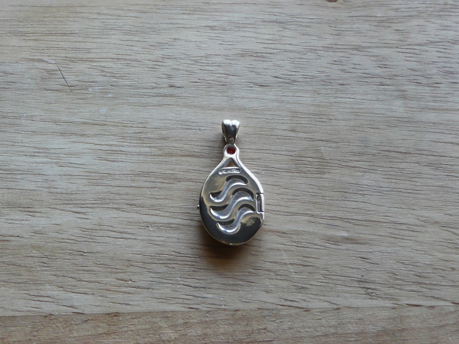 Musings and crafting: Another H2O Just Add Water locket acquired