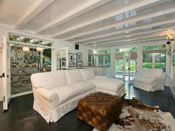 Daisy Pink Cupcake: Winner of Giveaway & Jessica Simpson's Home