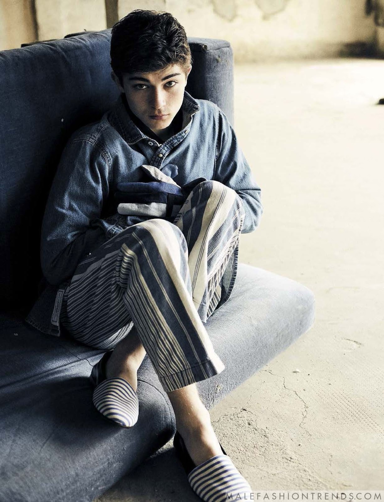 Federico Russo para L'Uomo Vogue por Lorenzo Bringheli