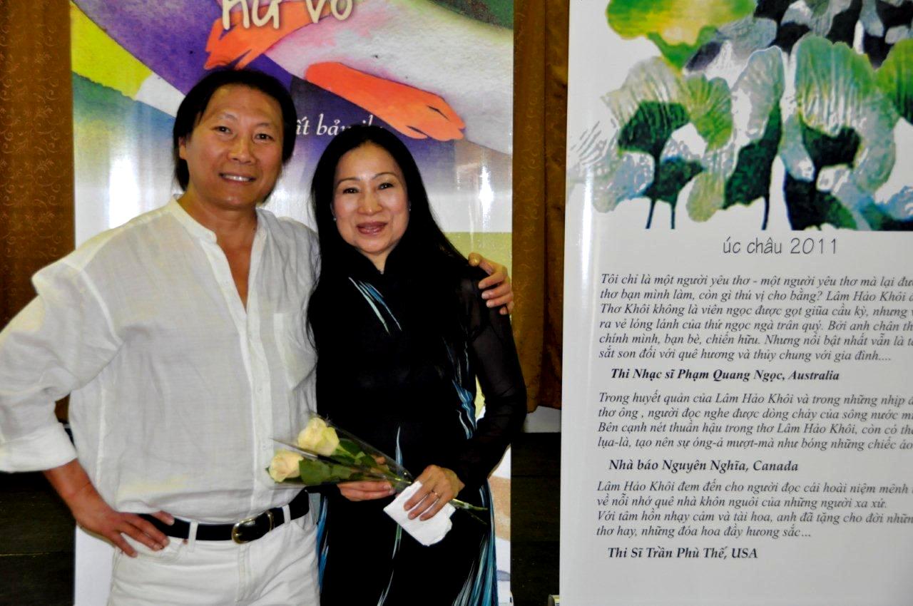 Le Phu: Vai hinh anh cua buoi ra mat Sach va CD Nhac