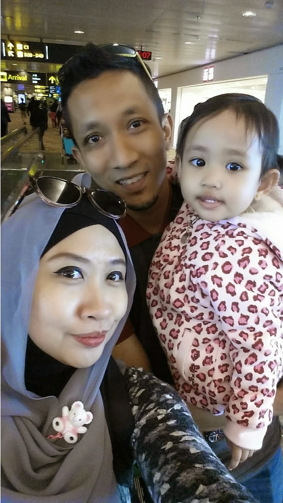 .her . pink . apron.: One of Hari Raya's must-haves.. Honey Cornflakes!