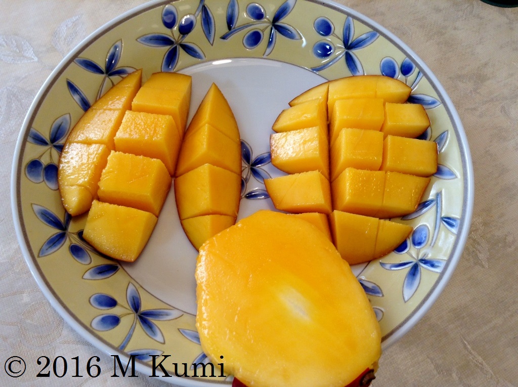 An Ordinary Japanese Mom's Diary: Expensive sweet mango made in Japan