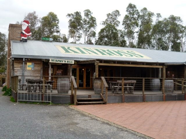 Witchwae Returns to Big Island: Kinross Woolshed Pub near Albury