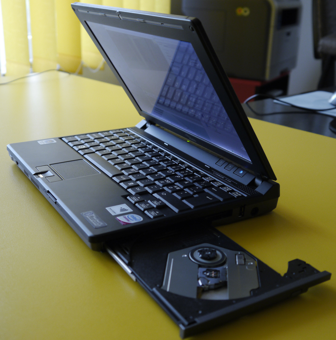 Fujitsu Siemens Lifebook P7230 - 10-инчовият шампион в категория ...