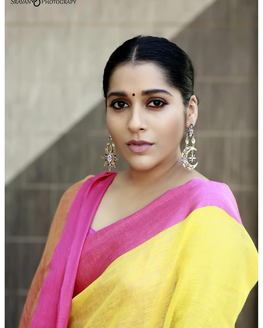 Actress Rashmi Gautam look elegant in Yellow Saree