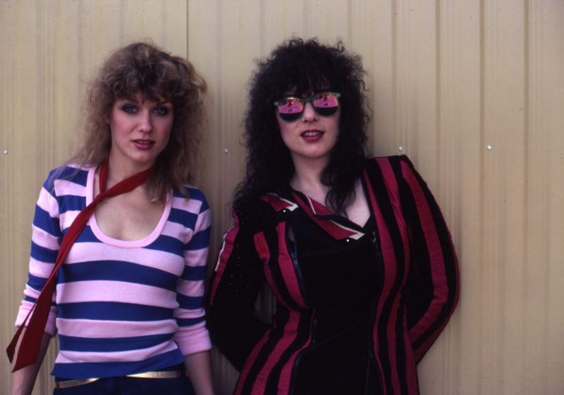 The Heart Band Sisters: 33 Lovely Pics of Ann and Nancy Wilson Together ...