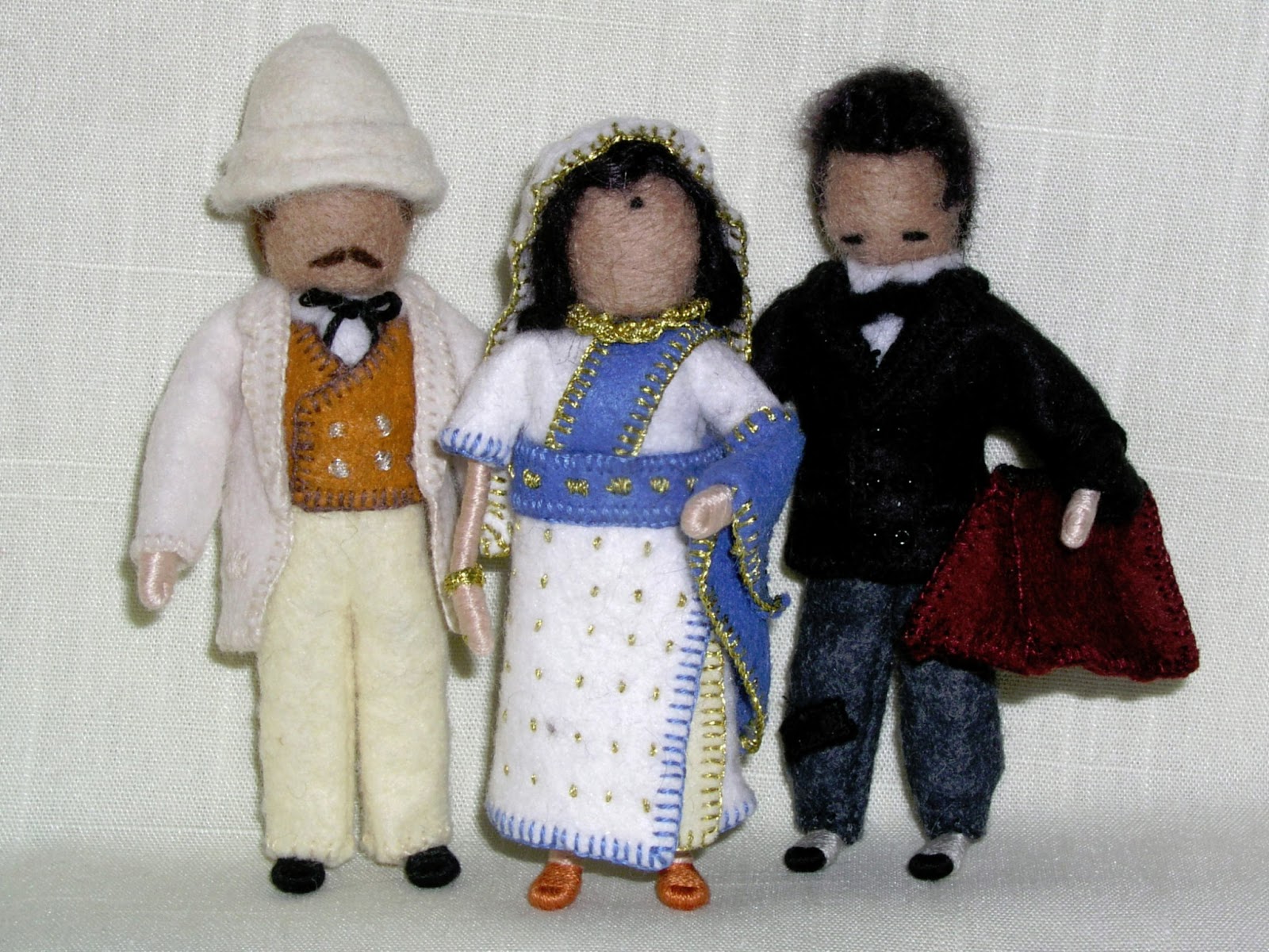 Peppermint Toes: Jules Verne's Princess Aouda as a MINIKIN Doll