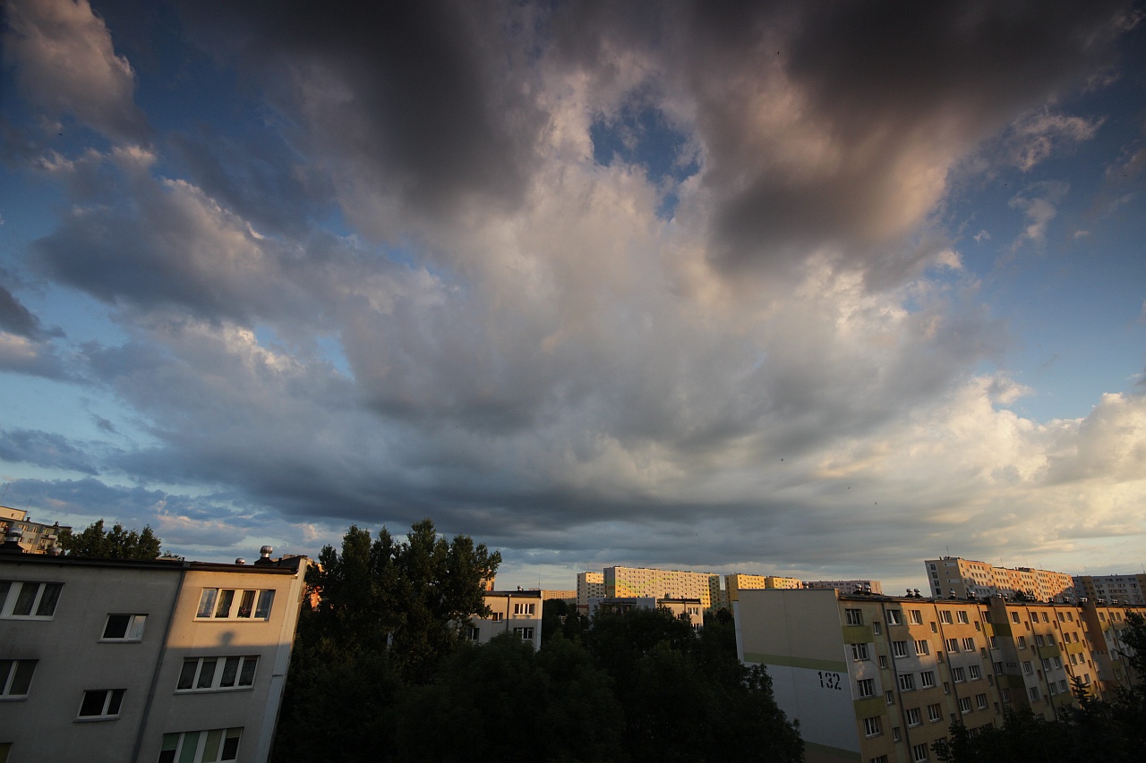 Leder Fotoblog: Clouds of the Day & "The Grey Hour"