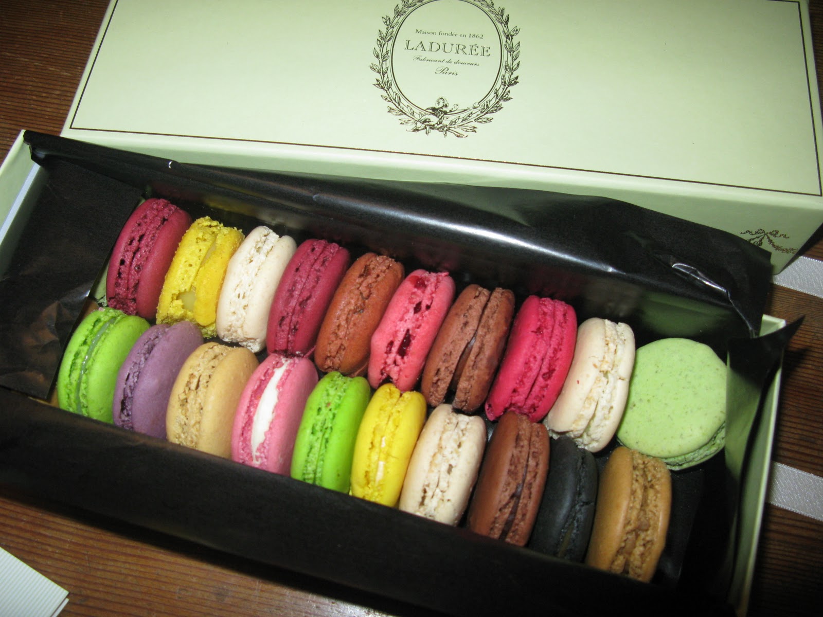 Passion For Luxury : Ladurée luxury pâtisserie