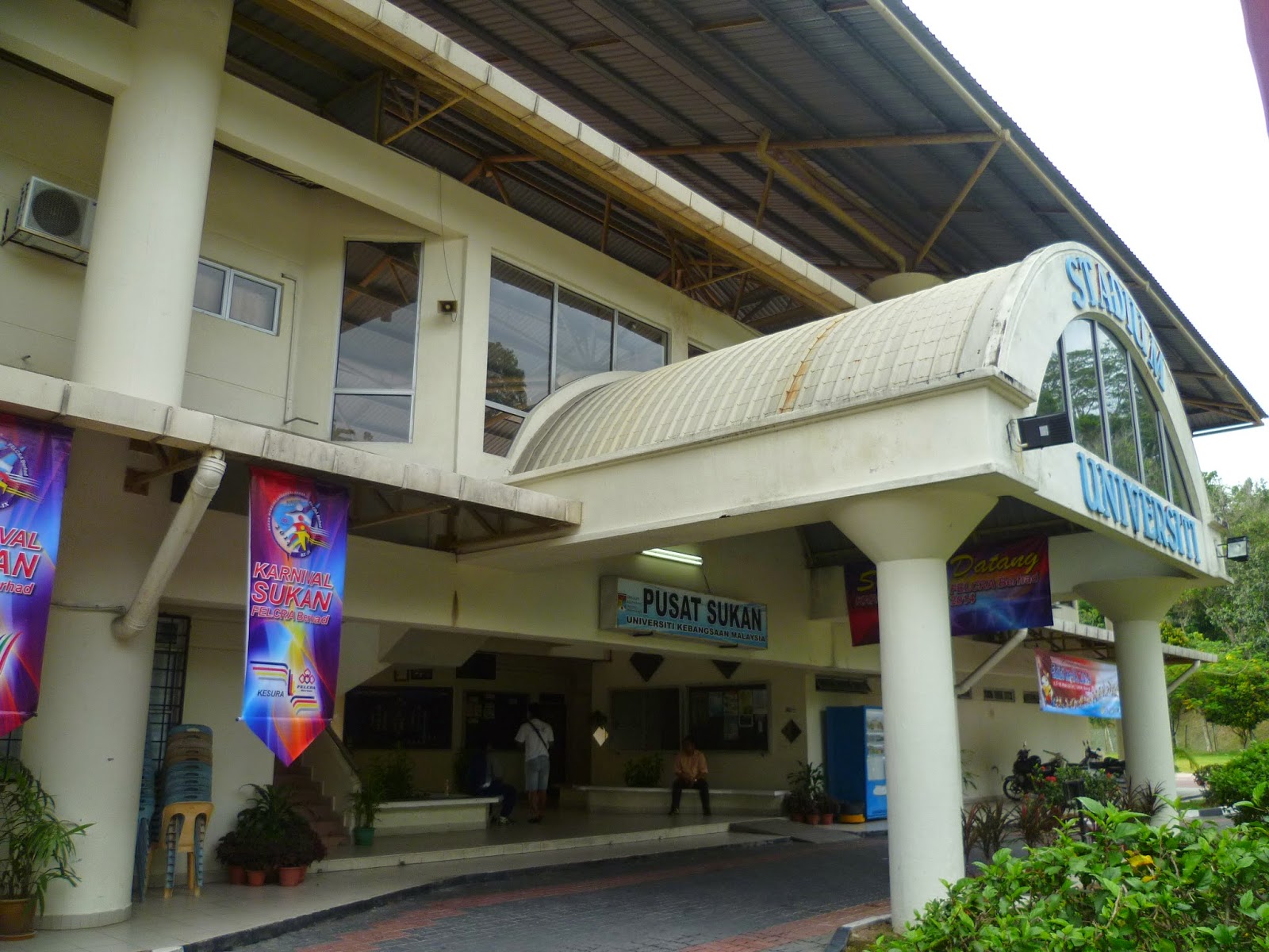 CLICK AND VIEW!: Bangunan-bangunan Sekitar UKM, BANGI, (MEDIUM SHOT)