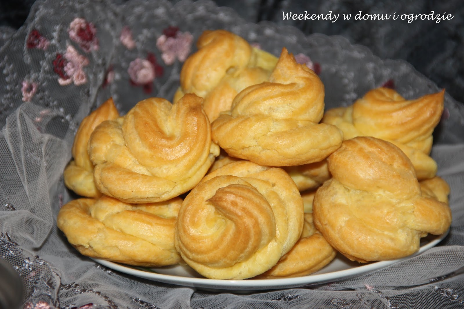 Weekendy w domu i ogrodzie: Jak zrobić ciasto na ptysie lub eklerki?